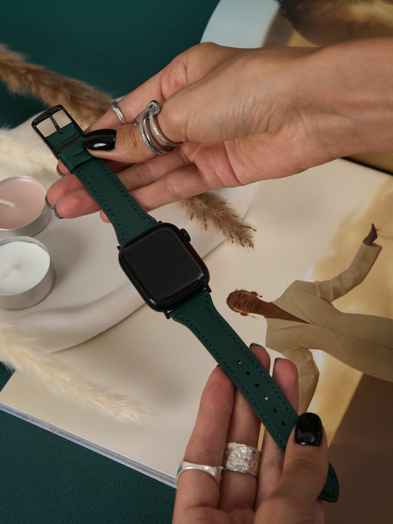 Ремешок для Apple Watch 44/45/46/49 мм, 42 мм (Series 1/3), темно-зеленый цвет с черной пряжкой