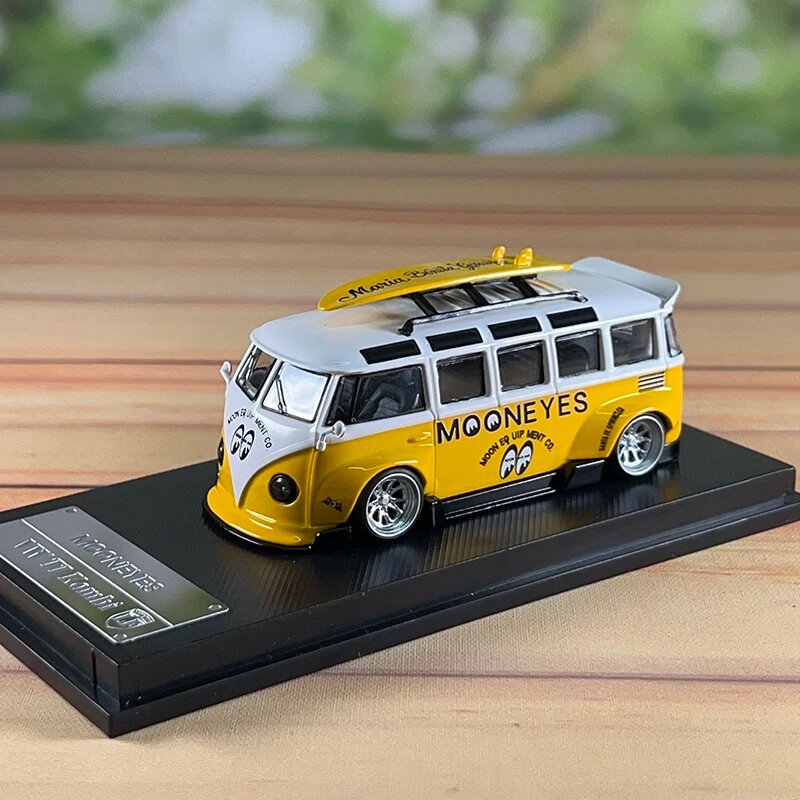 Модель автобуса VW T1 Mooneyes, 1/64, желтый