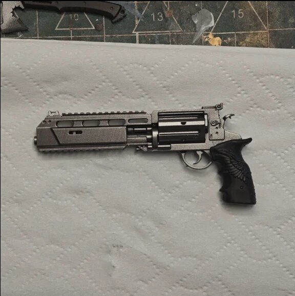 Модель пистолета Леона С. Кеннеди из Resident Evil Bandai For 12in