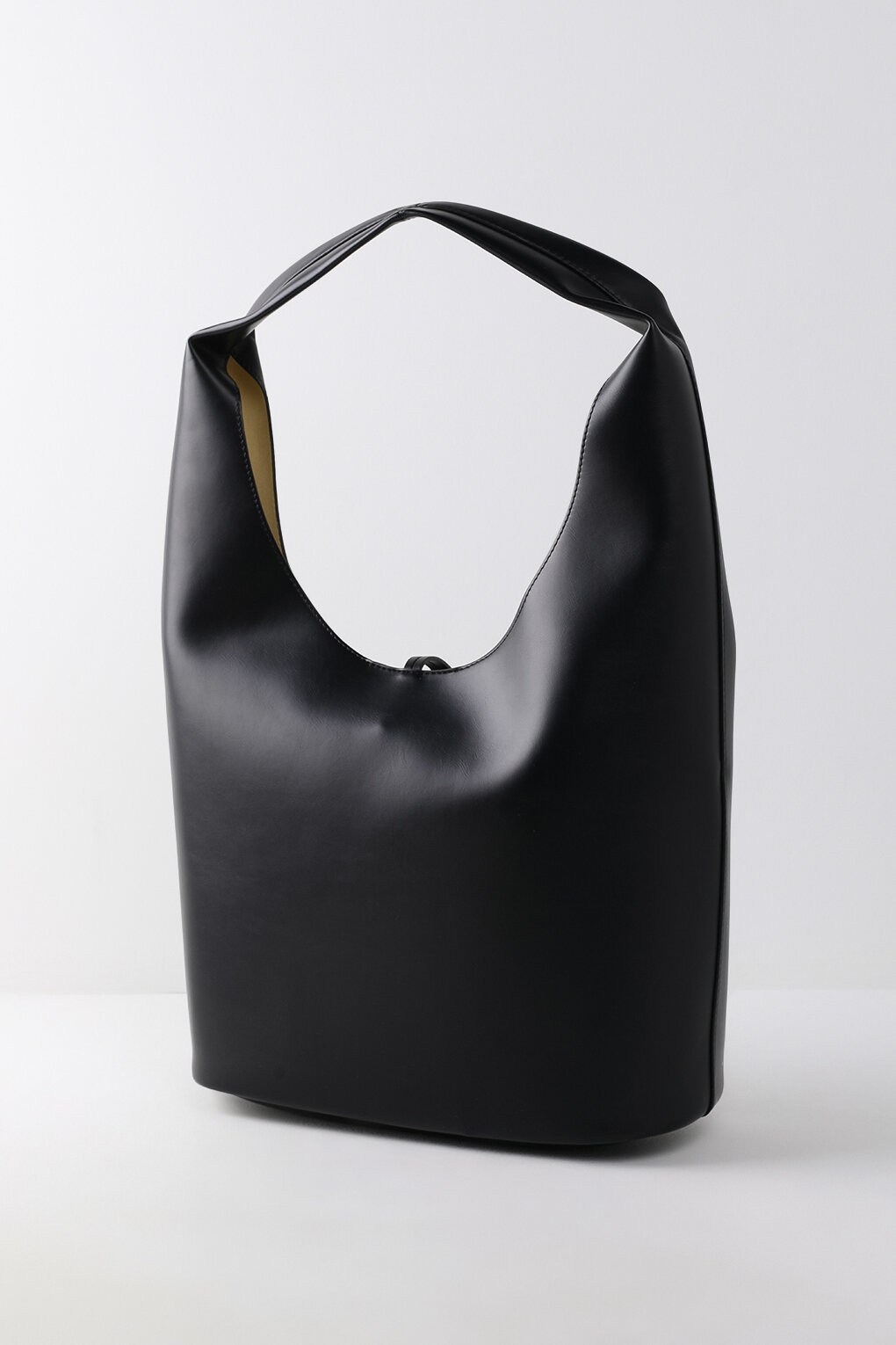 Сумка хобо CALVIN KLEIN, черный — фото 1