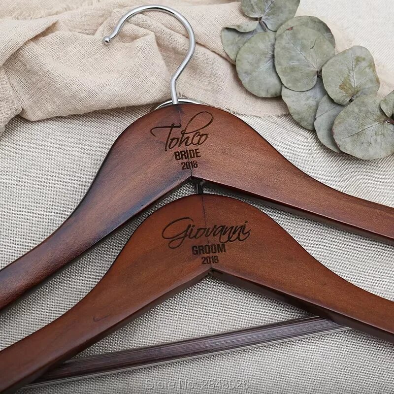 Деревянная вешалка для платья Natural wood qubiclife