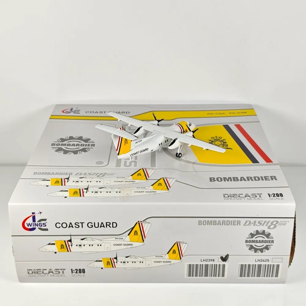 Сборная модель Самолет Bombardier Dash 8-100 Coast Guard 1:200 масштаб Белый/Желтый — фото 1