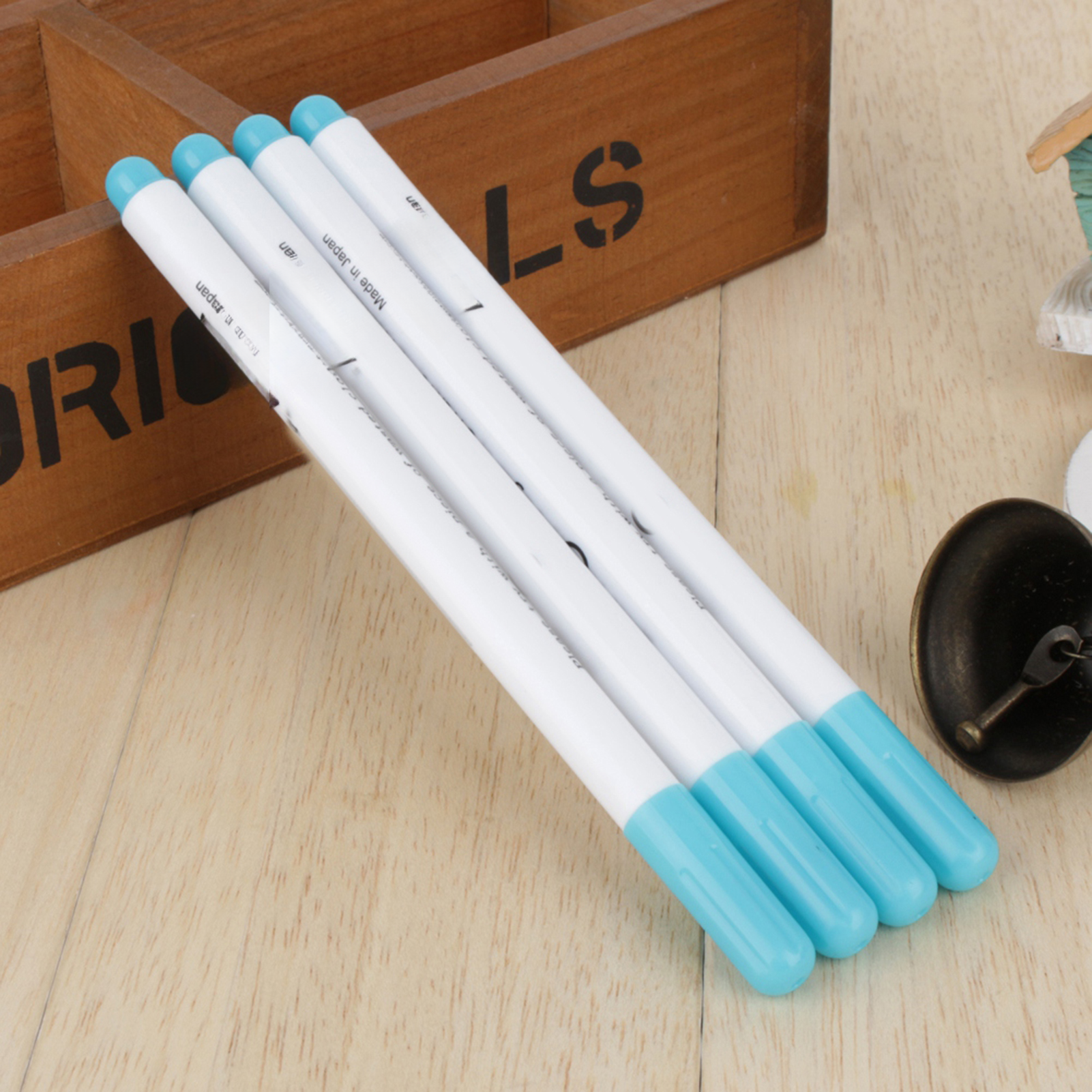 4Pcs Маркеры для вышивки Стич Водорастворимые ручки для вышивки крестом Громмет чернила Фабричные маркеры Цвет синий Размер 18 * 6 * 2cm Вес упаковки 30g