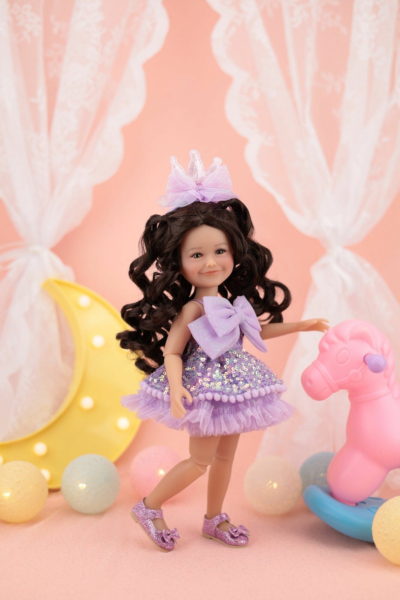 Эксклюзивная 12дюймовая кукла Ruby Red Birthday Siblies в полной комплектации, версия V3 с загорелой кожей и фиолетовым платьем