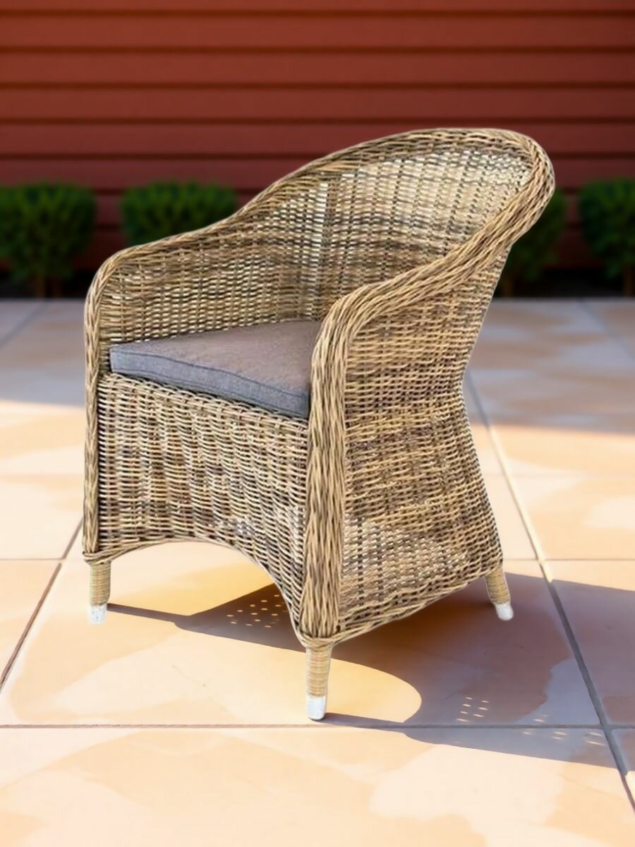 "Равенна" плетеное кресло из искусственного ротанга, цвет соломенный с серо-коричневой подушкой