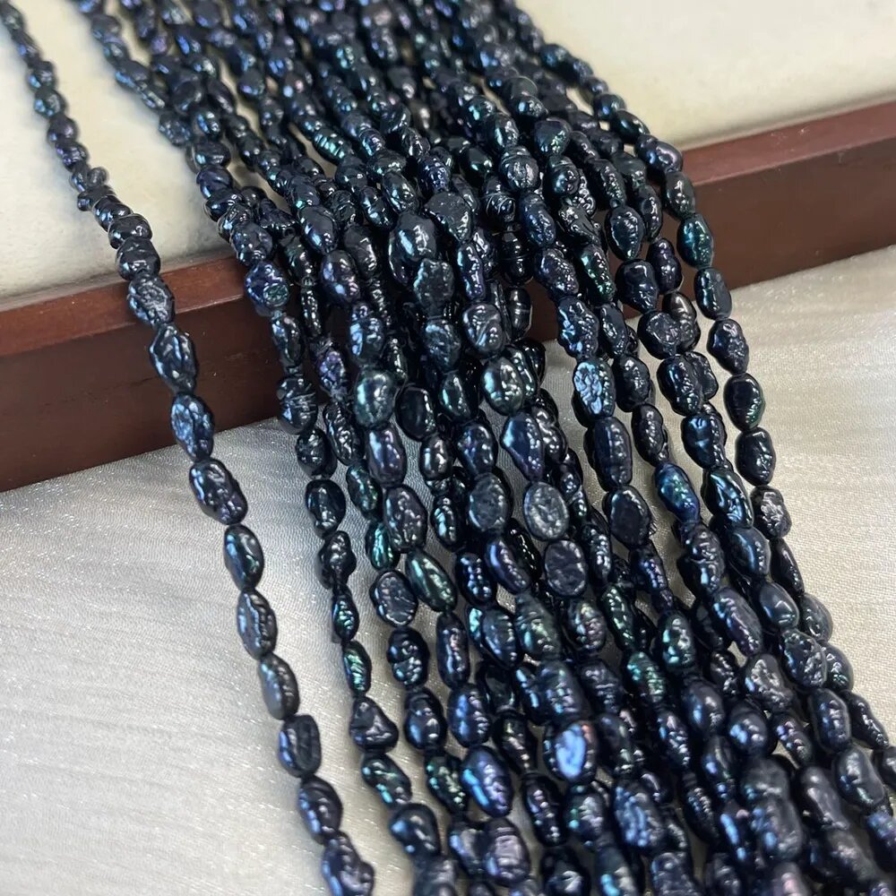 Натуральный речной жемчуг на нити для DIY украшений, готовая заготовка (бусины 4-5мм, длина 36см)