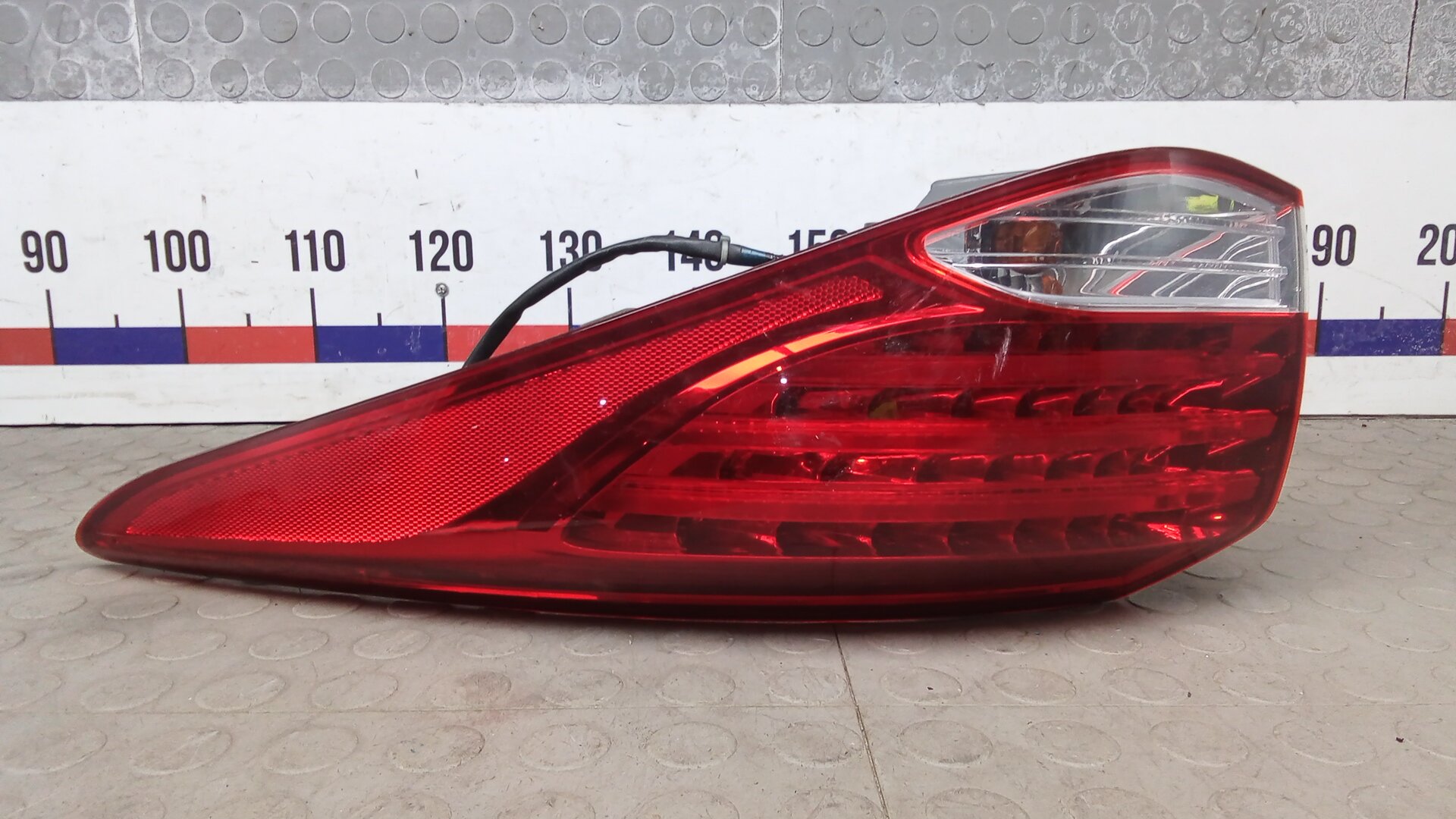 Фонарь задний правый HYUNDAI I40, Номер 924023Z000