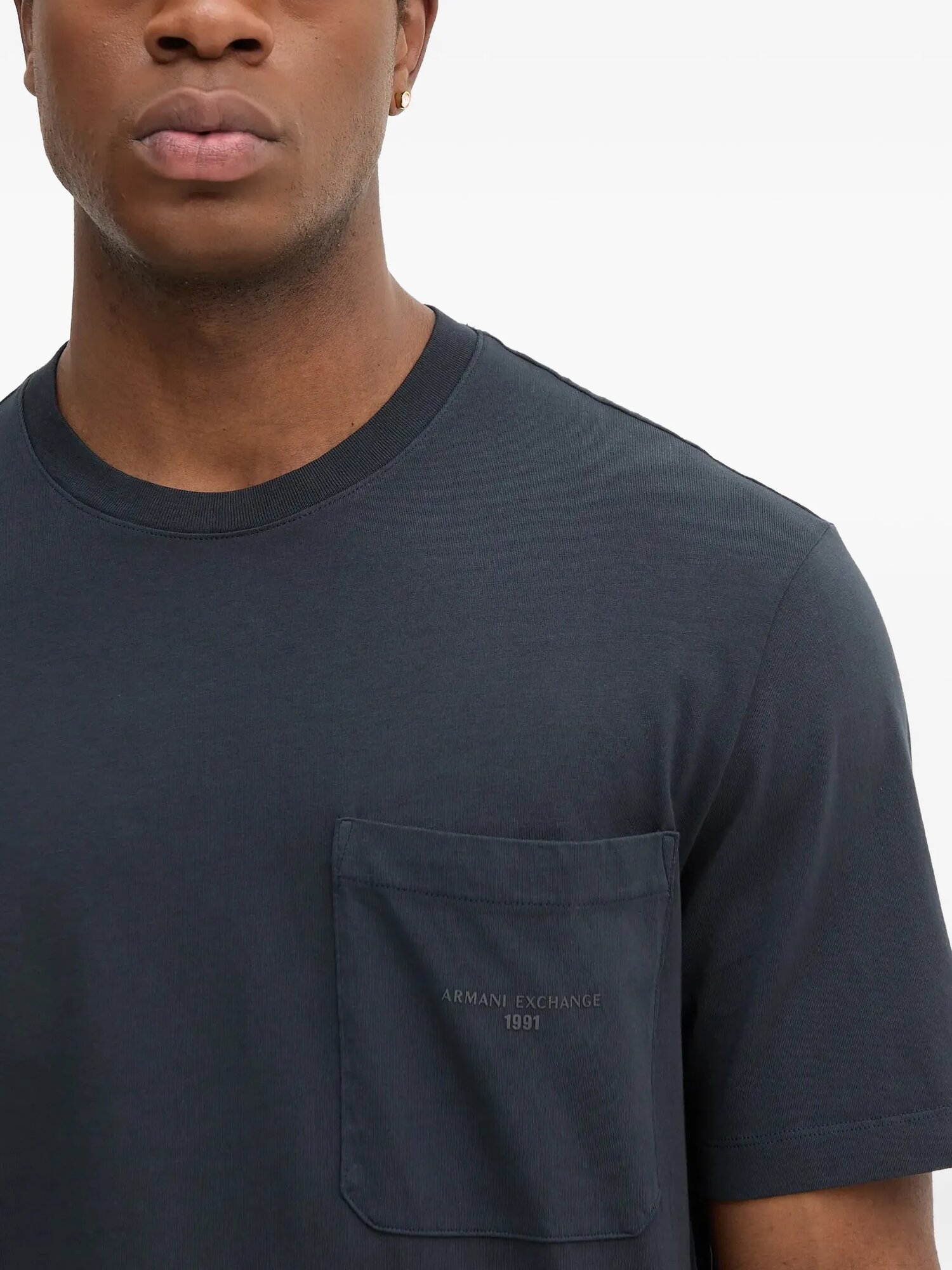 Футболка Armani Exchange Chest-pocket T-shirt, размер 46, синий — фото 1