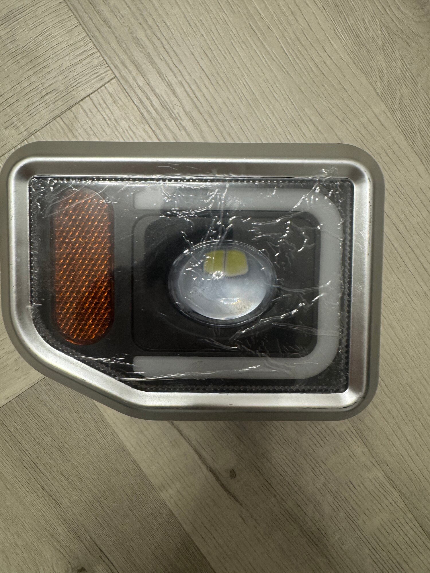 Фара передняя боковая левая