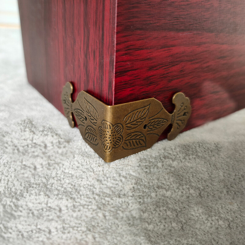 Латунные декоративные уголки для мебели и шкатулок, античный стиль, защита и ретро-украшение 5,5 см