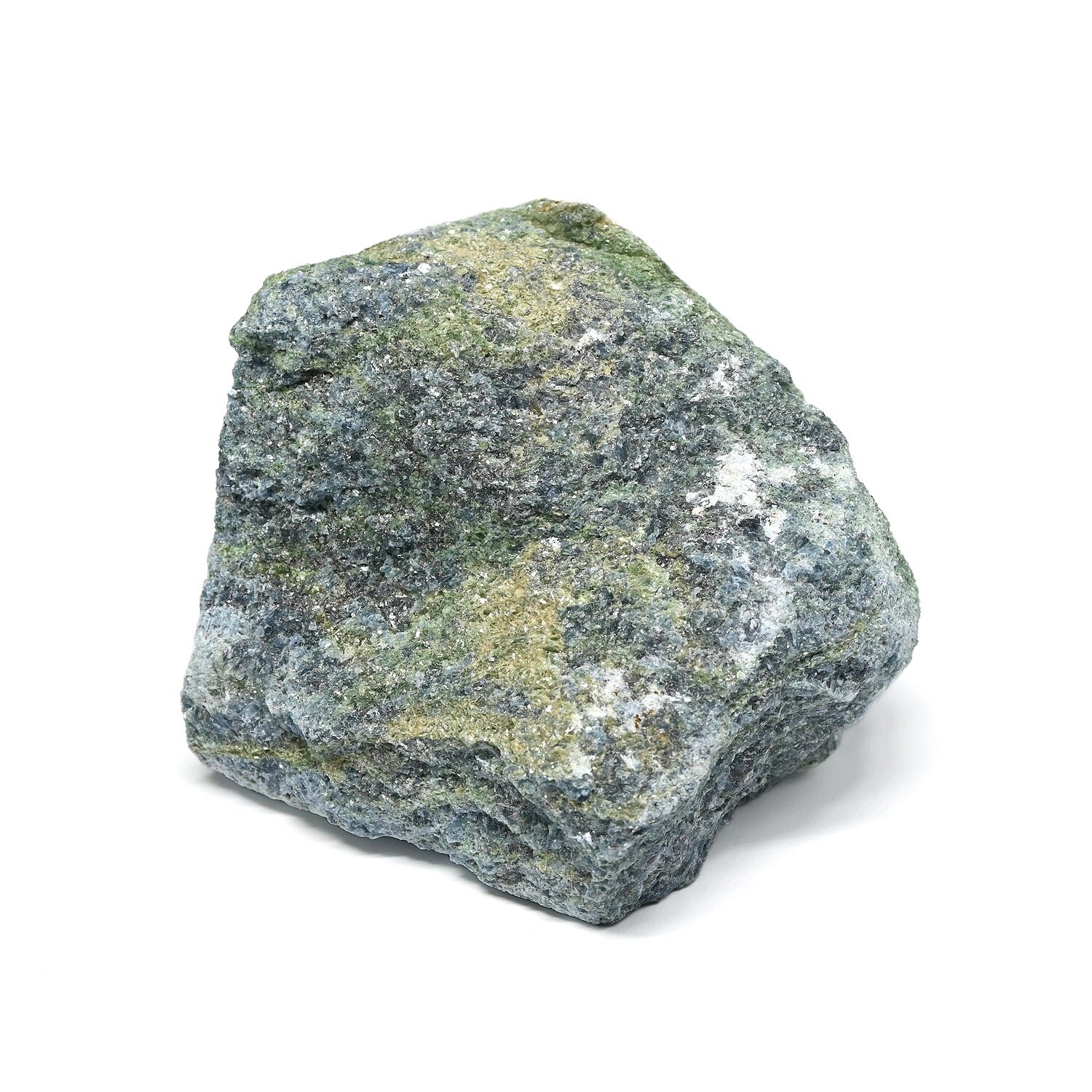 Минерал кианит с фукситом 60*59*46мм, 282г .