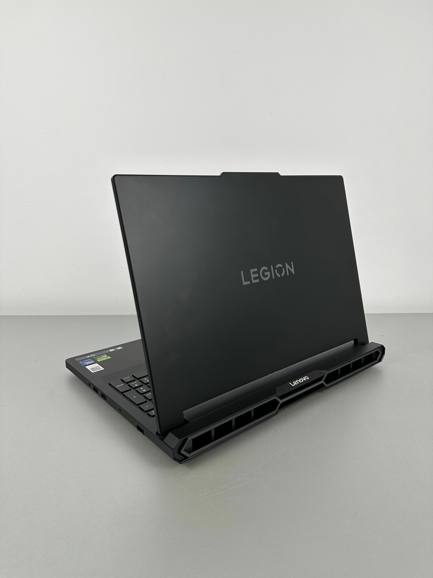 Ноутбук Lenovo Legion Pro 7 16IAX10H (Y9000P) / Ultra 9 275HX, 64GB, 2TB, RTX5090, Black