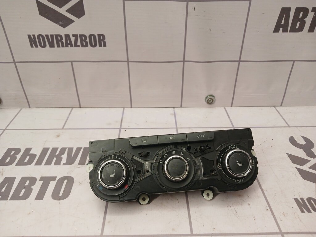 Блок управления печкой Skoda Yeti 2009-2018