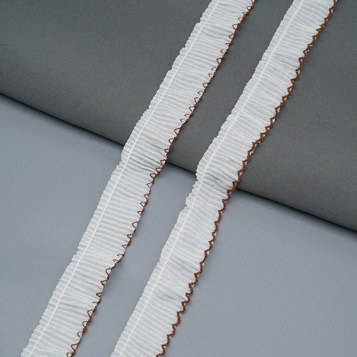 3Al169 Кружево плиссированное (складка плиссе) 2,5см*45,72м (03 белый/коричневый), 45.72 м