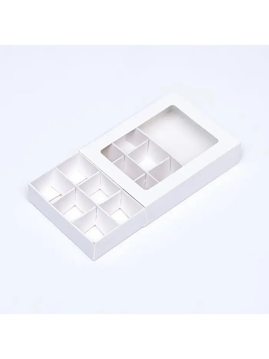 Белая коробка для конфет с разделителями