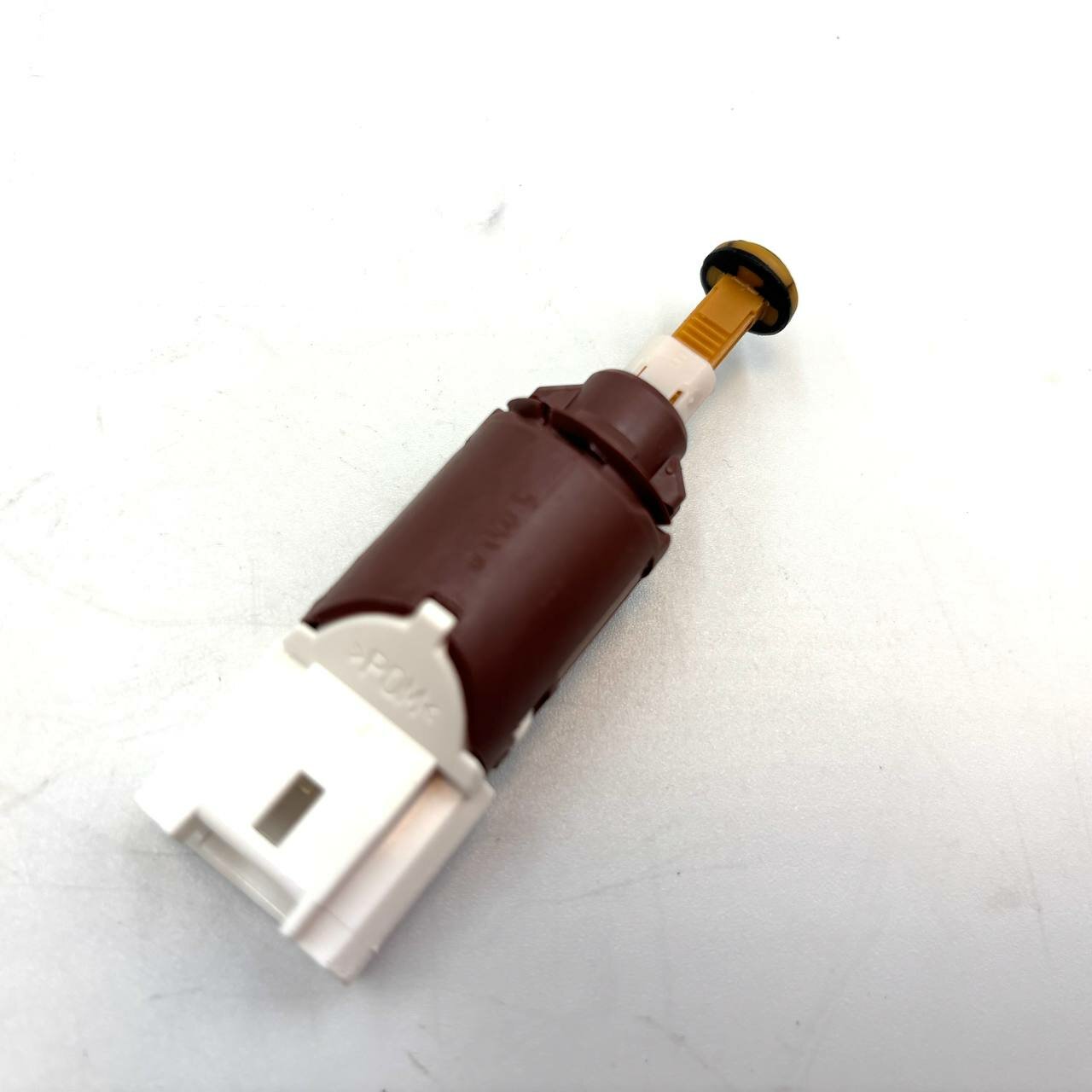 Датчик стоп сигнала Лягушка Веста /Веста NG /Renault 8200168238 Bitron оригинал