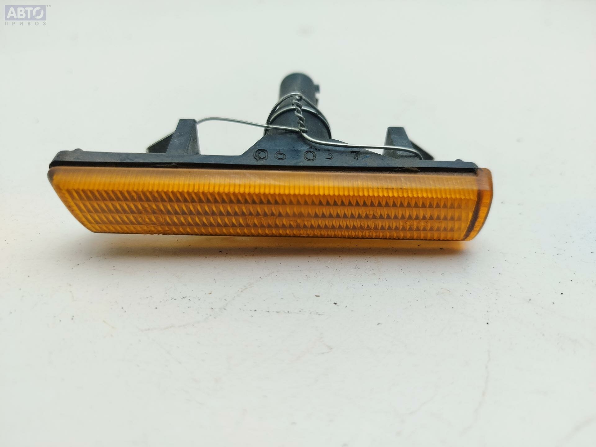 Повторитель поворота левый BMW 7 E38 (1994-2001)