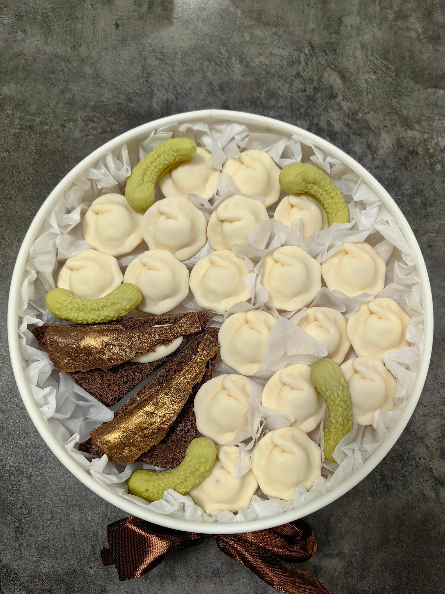 Букет из шоколадных пельменей, шоколадные пельмени