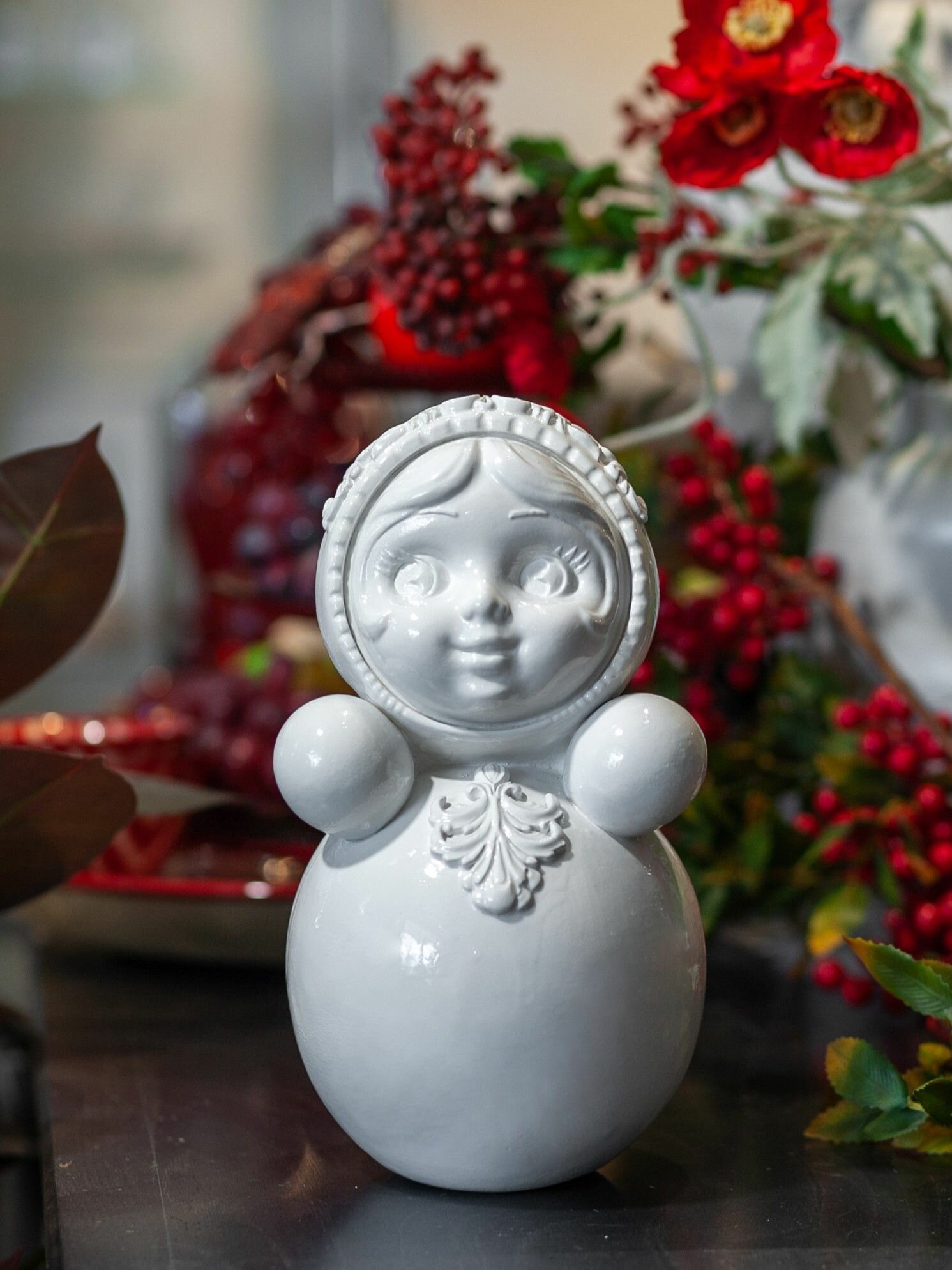 Статуэтка для интерьера Неваляшка, 14*13*26 см, белая глянцевая