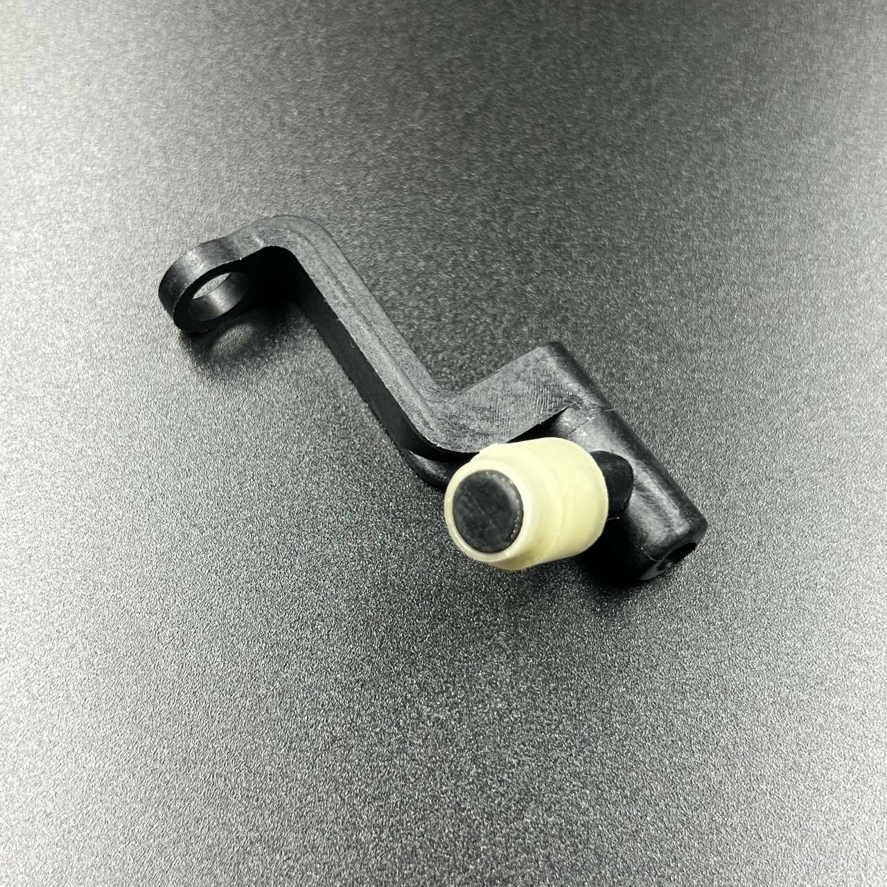 Рычаг управления дросселем c роликом Tohatsu 9,9-18(YUELANG) OEM номер: 3M2-03172-0; 3M2031720