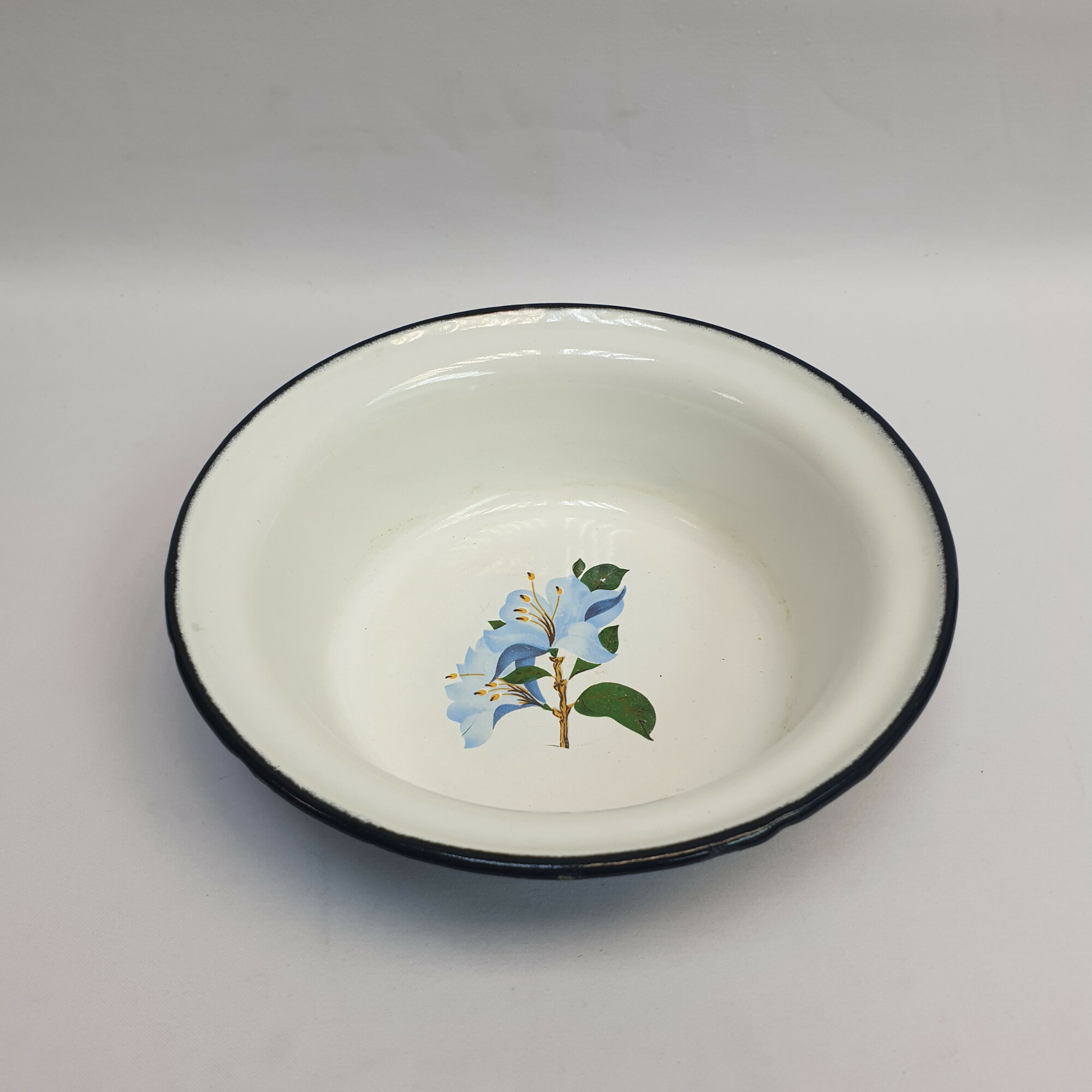 Винтажная эмалированная тарелка на 750 мл с деколью, СССР.