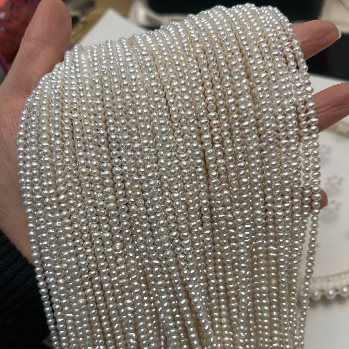 Натуральные белые жемчужные бусины 3-4 мм