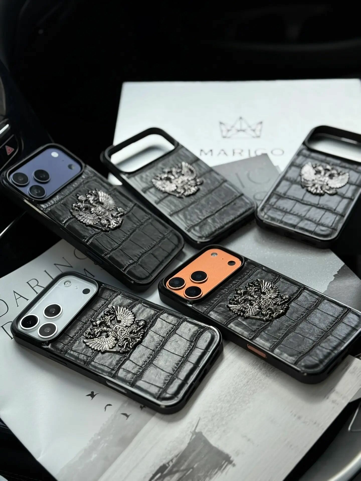 Кожаный чехол iPhone 17 Pro с гербом России