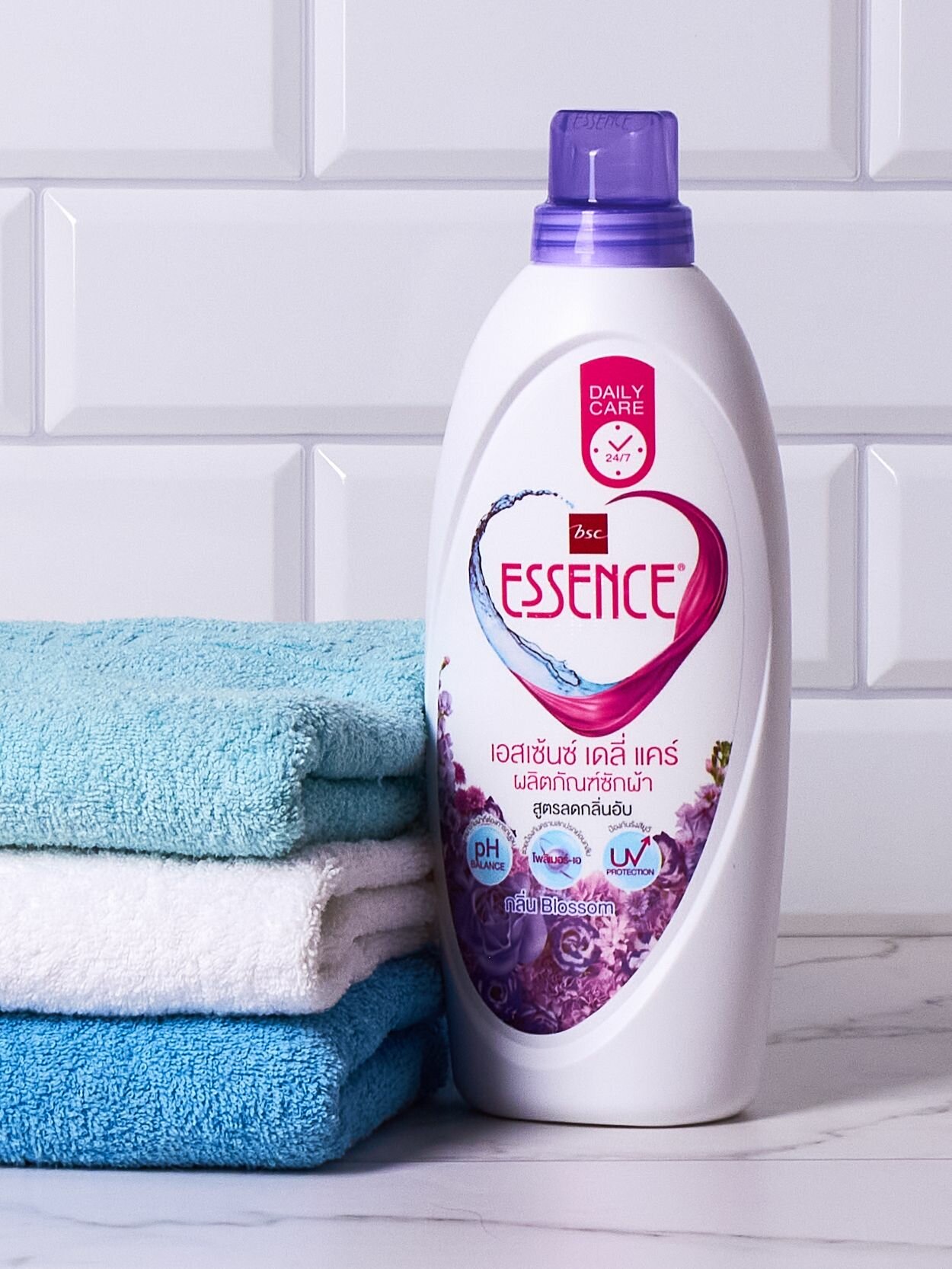 LION Гель для стирки концентрированный "Весенний Луг" 900 мл Essence Super Concentrated Laundry Gel "Spring Meadow"