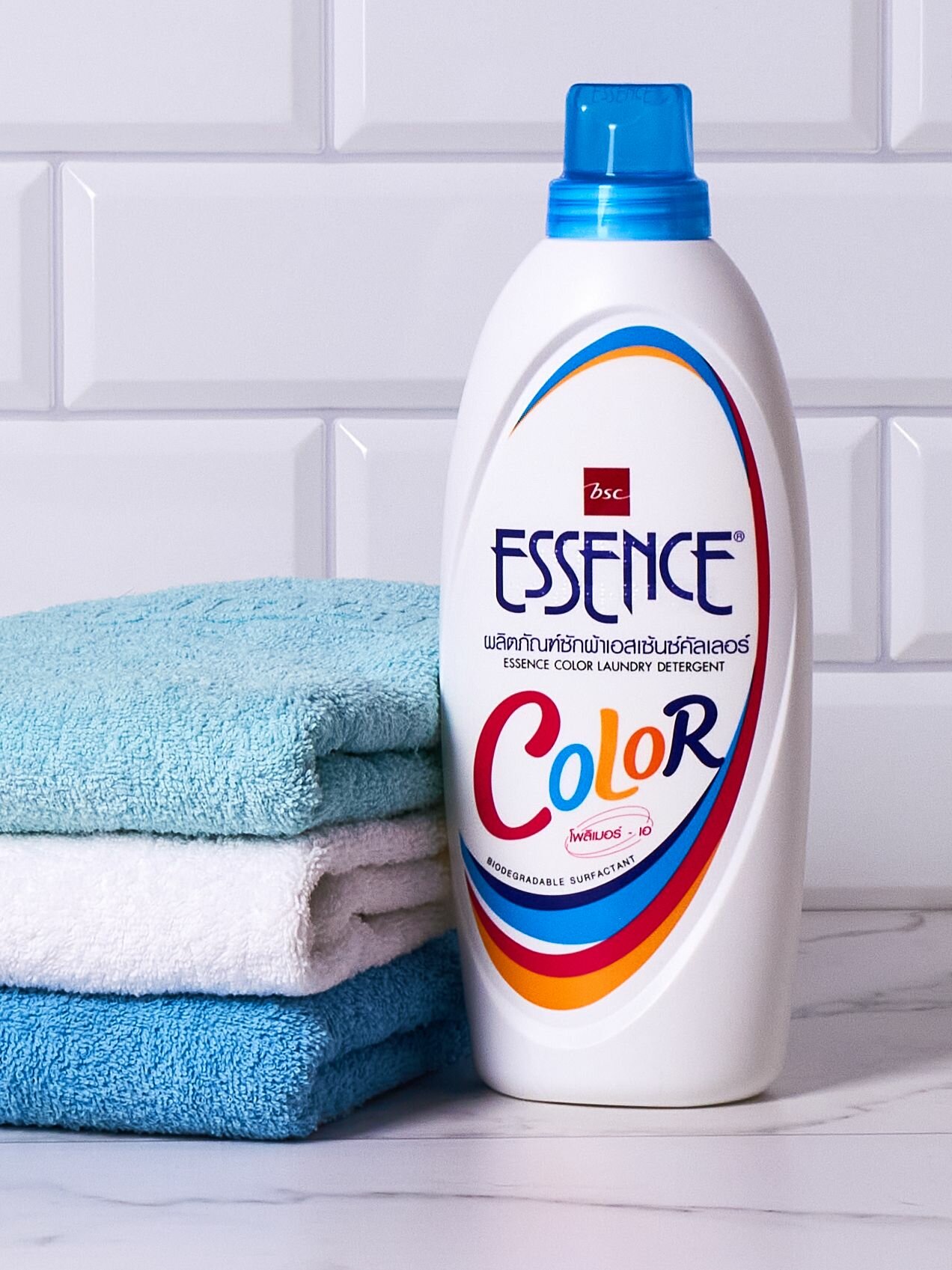 LION Гель для стирки концентрированный для цветного белья 900 мл Essence Super Concentrated Colored Laundry Detergent