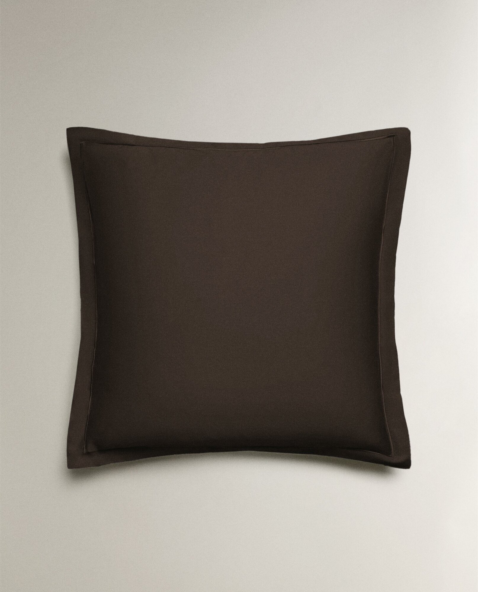 Атласная наволочка с отделкой (300 нитей на дюйм), 50 x 75 cm , brown. Бренд - Zara Home