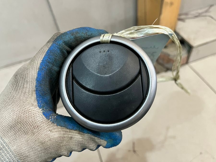 Дефлектор воздушный правый от Mazda 3 bk 2003-2009