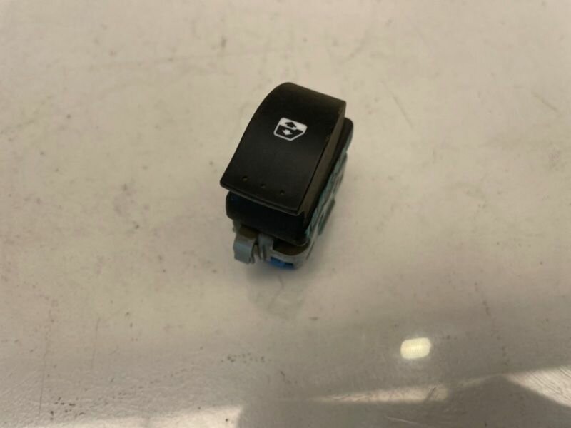 Кнопка стеклоподъемника Nissan Terrano 2015 476809 D10 F4RB403, задняя правая (с пробегом)