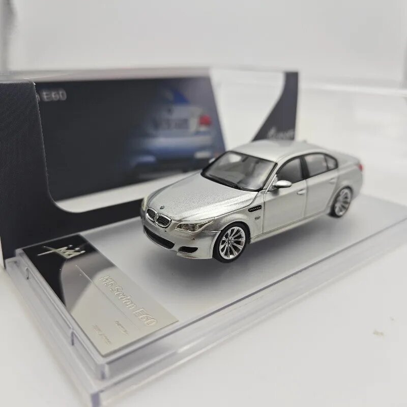 WELLY BMW M5 E60 металлическая модель 1:64