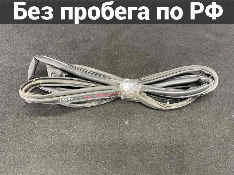 Уплотнитель двери Toyota Prius ZVW30 FL 2ZR-FXE