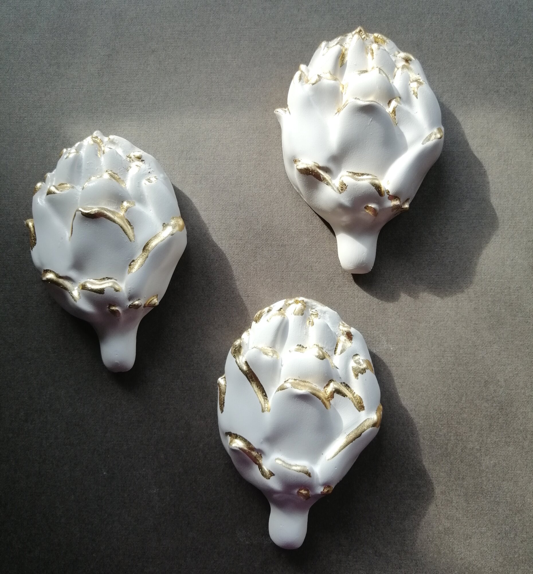 Набор панно на стену с артишоками, 3 шт, белый с золотом. Гипсовый декор для интерьера