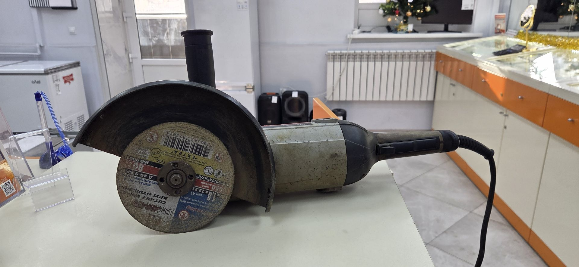 Угловая шлифмашина (болгарка) ИНТЕРСКОЛ УШМ-230/2100М, 60.1.2.00 / болгарка, б/у, уценка