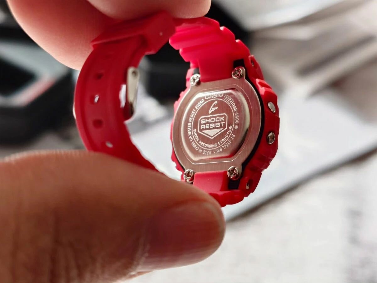Кольцо-часы Casio DWN-5600-4 из серии G-SHOCK NANO, красные, водонепроницаемые — фото 1
