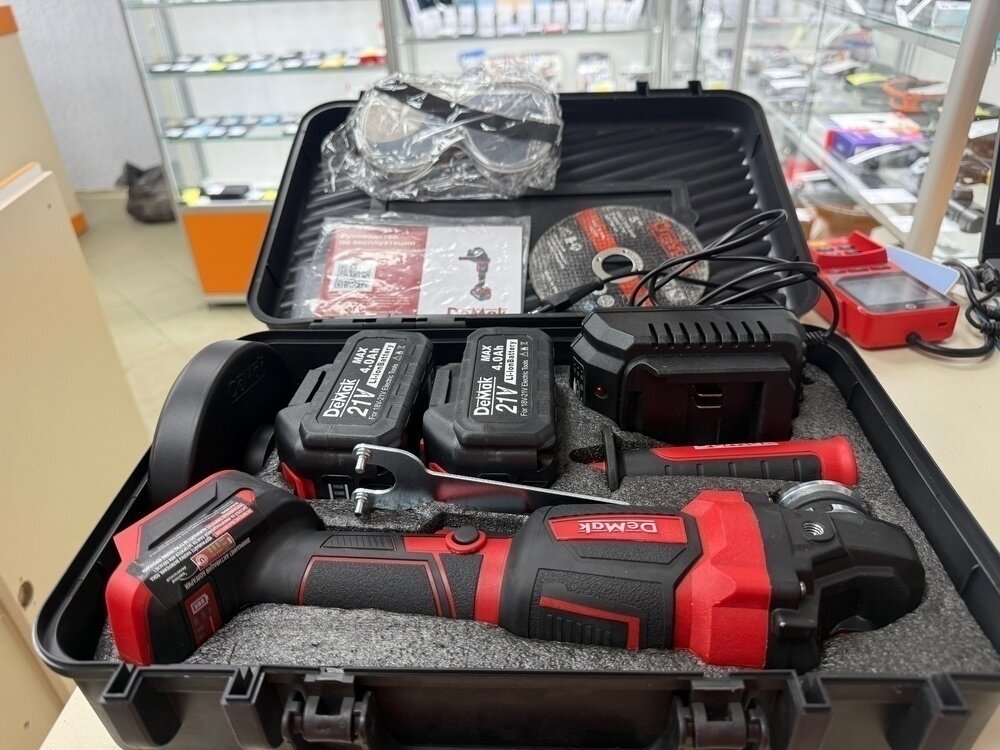 Болгарка DeMak BLB-001, новая, с кейсом, 950Вт, 125мм, 11000об/мин Б/У уценка