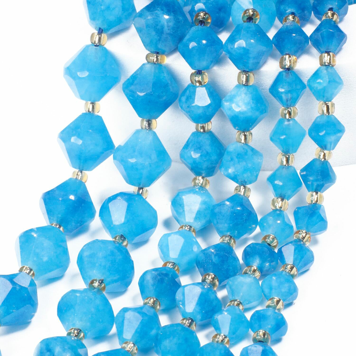 Натуральные октаэдрические бусины из голубого апатита, 8мм, около 30шт, нить 38см, натуральный камень, бисер для рукоделия