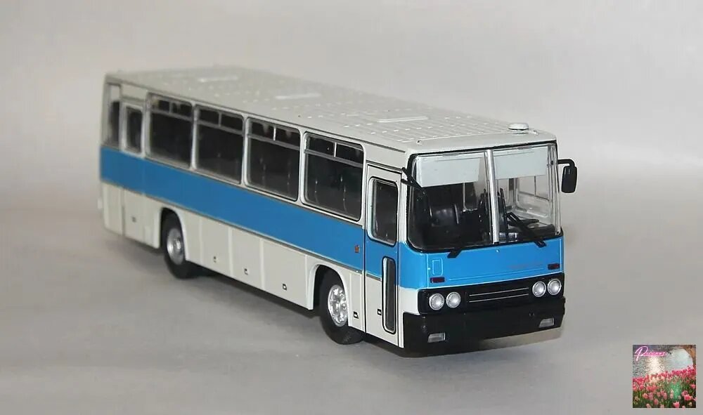 Модель коллекционная автобуса Икарус-256. Наши автобусы №31. 1:43.