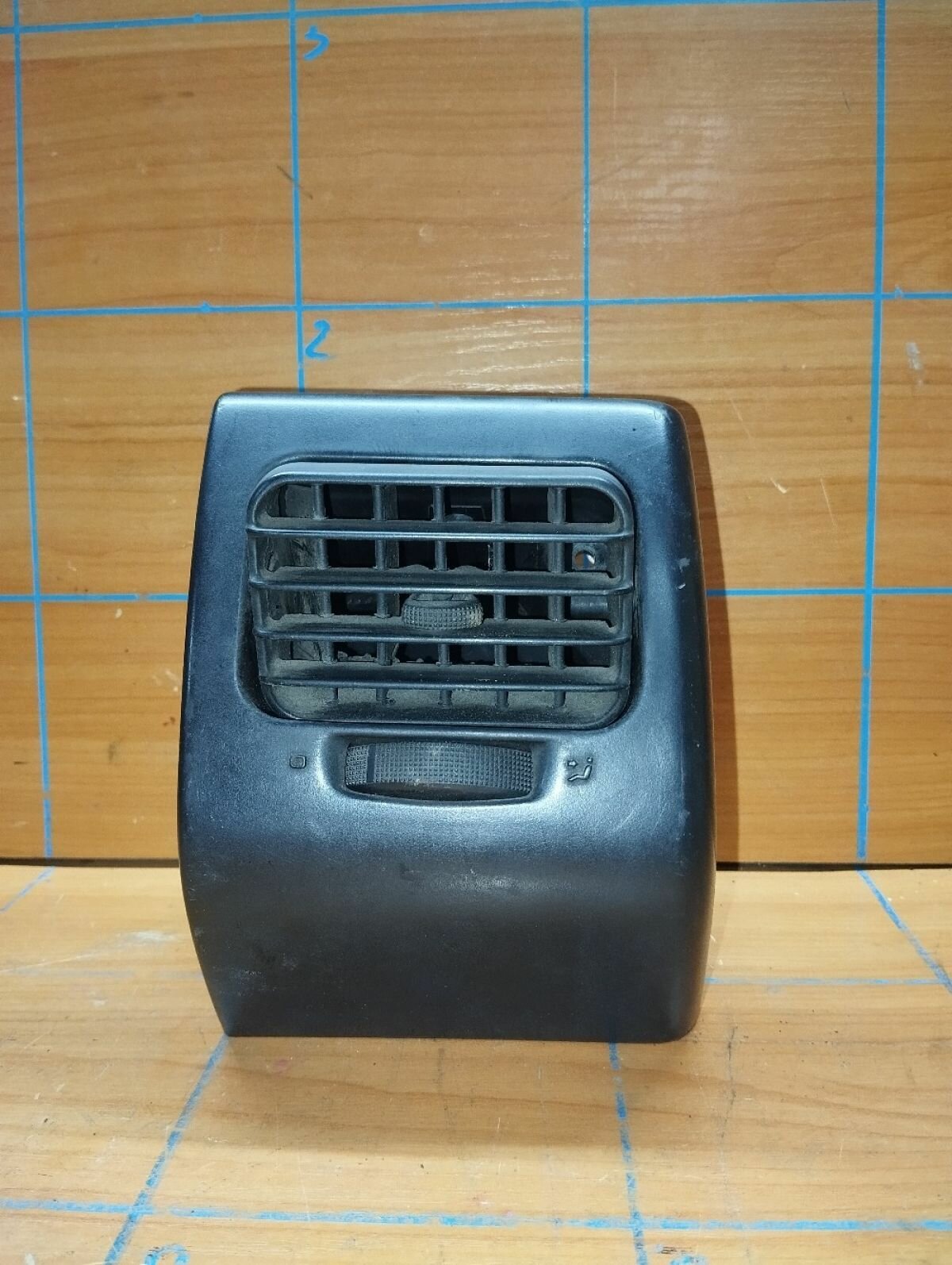 Дефлектор воздушный правый Фольксваген Гольф 3 Б/У с пробегом