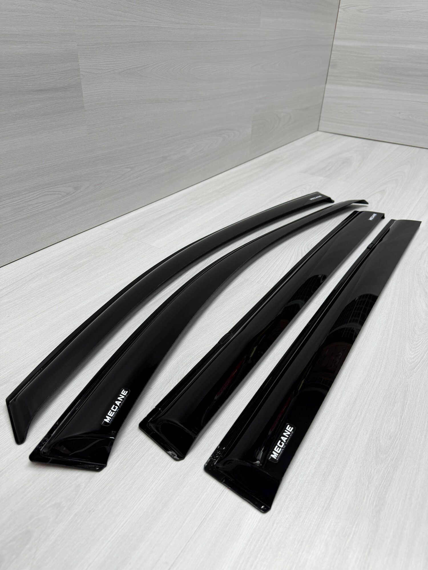 Дефлекторы окон на Renault Megane 2 2002-2008 универсал (Рено Меган)