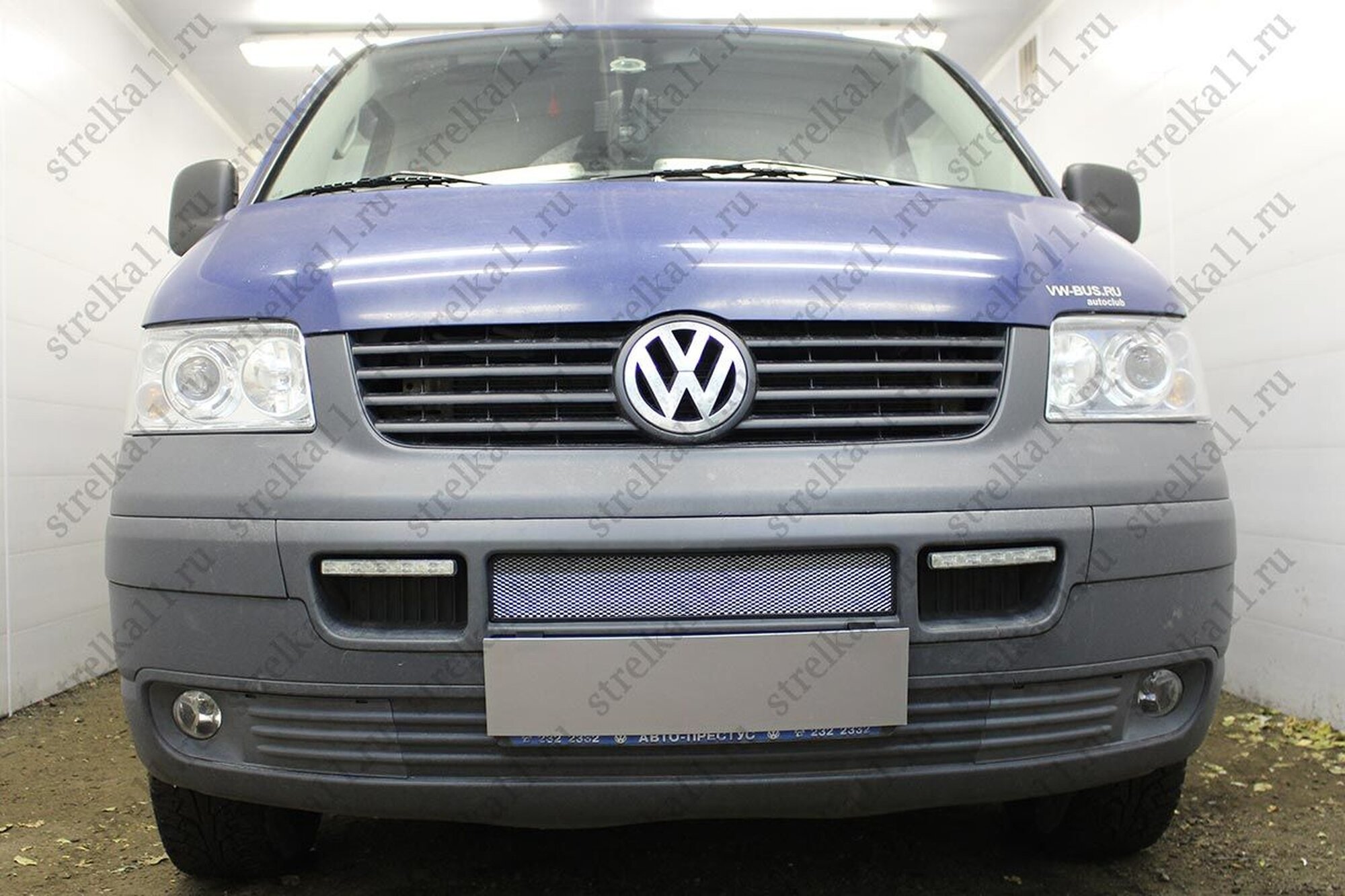 Защитная сетка радиатора с окантовкой и защелками для VOLKSWAGEN T5 (Transporter) 2003-2009, хром
