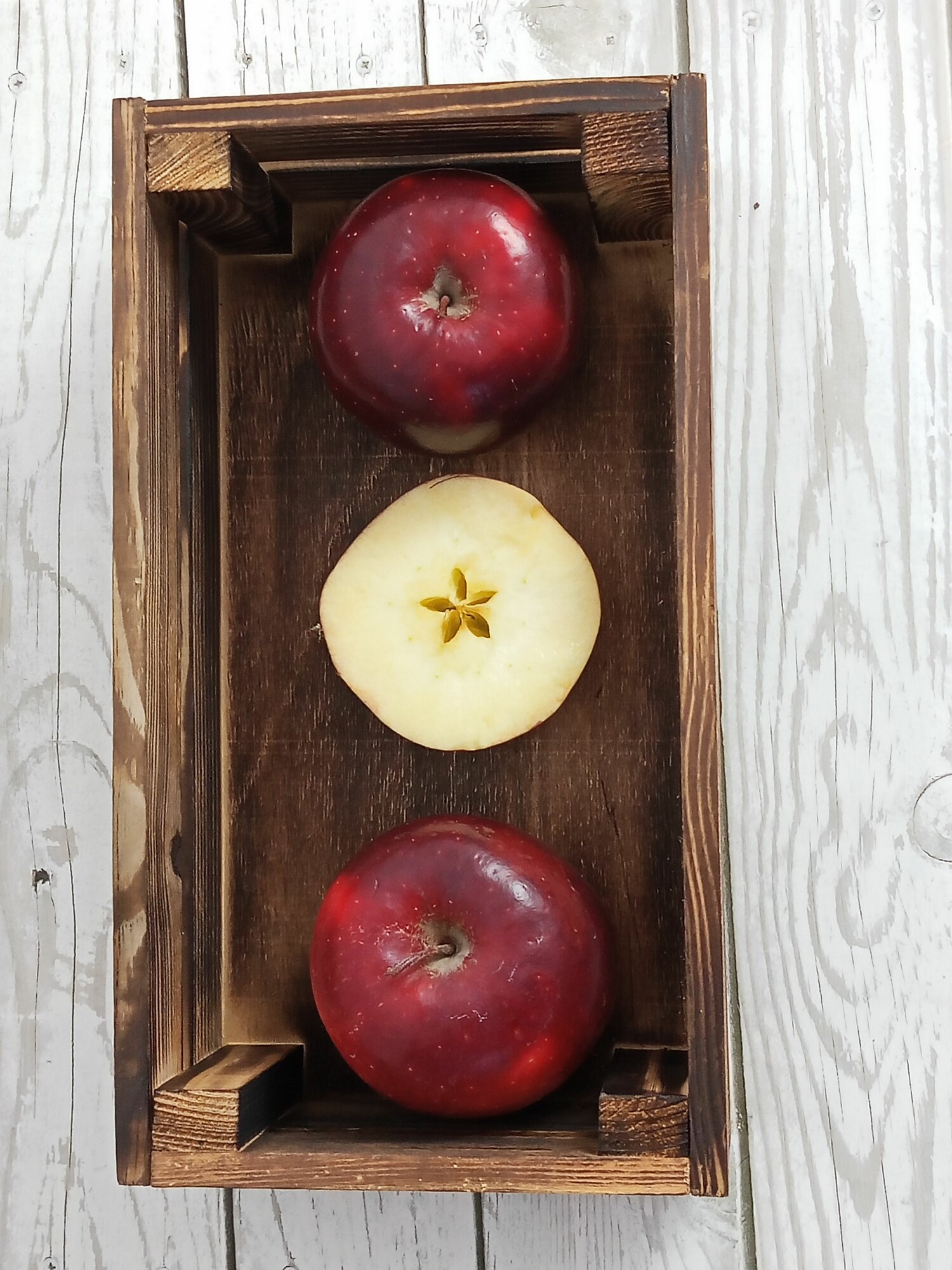 Яблоки Черный принц 500 - 600 гр.