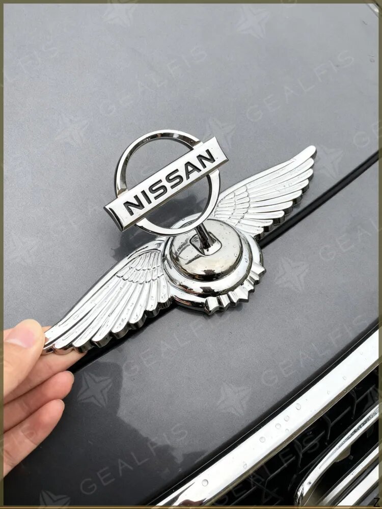 Эмблема на капот Ниссан / Прицел на капот Nissan серебристый 21x7 см