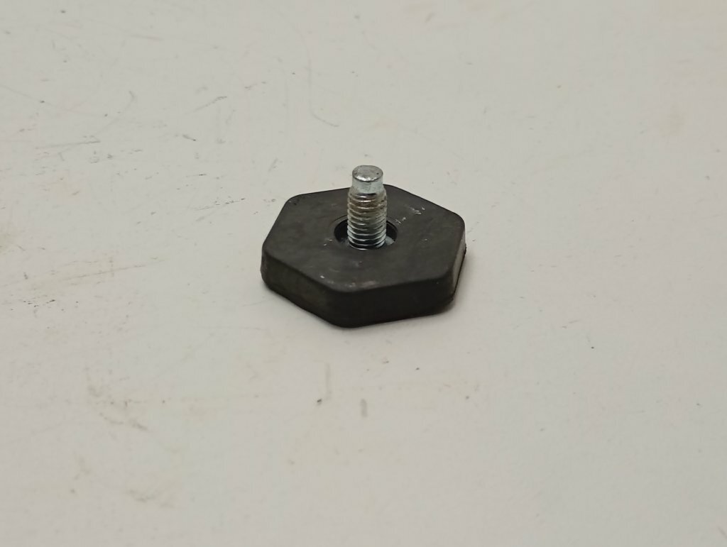 IWUB4085CIS кт59 Ножка для стиральной машины Indesit IWUB4085CIS б/у