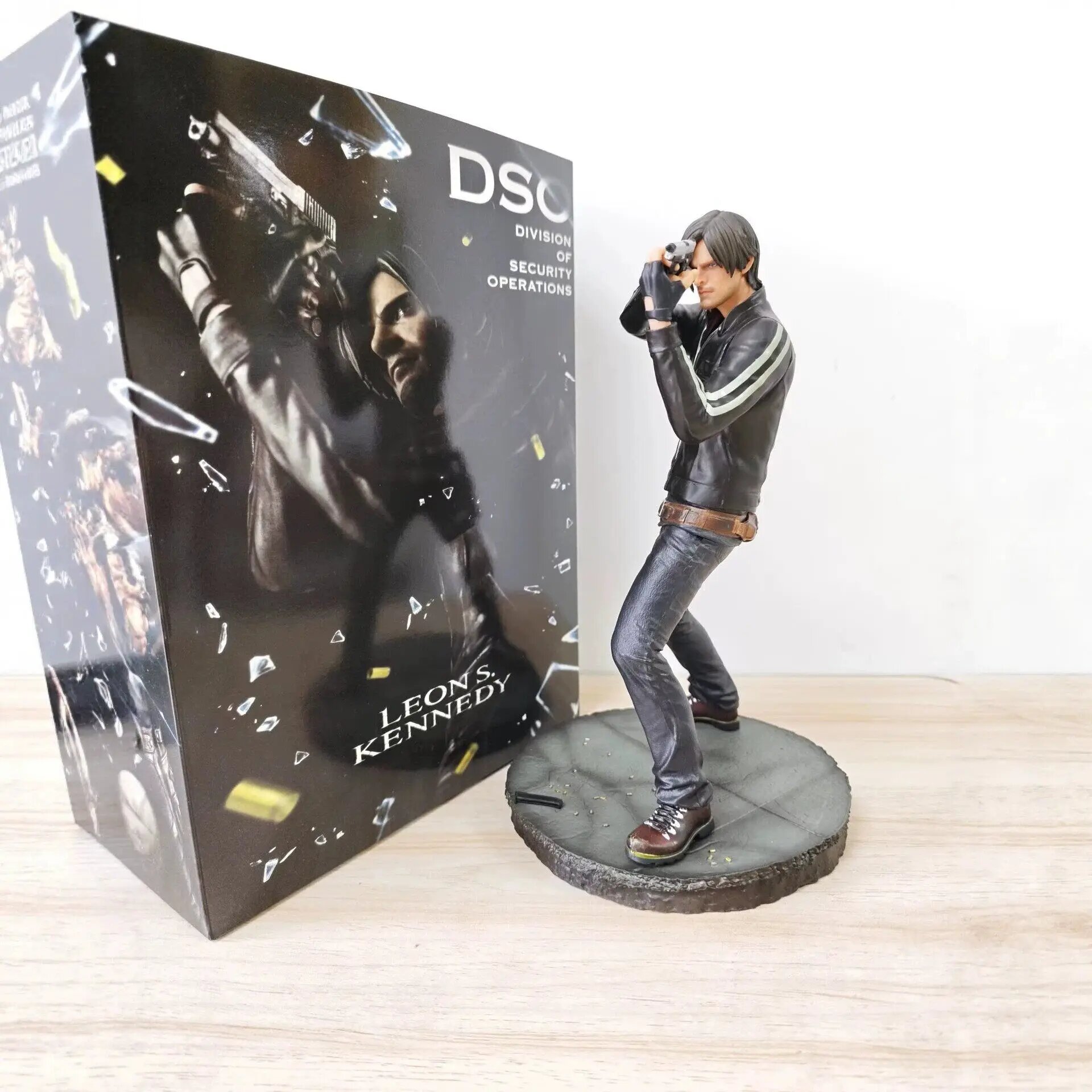 Фигурка Леона Кеннеди Bandai Resident Evil 6 1:6