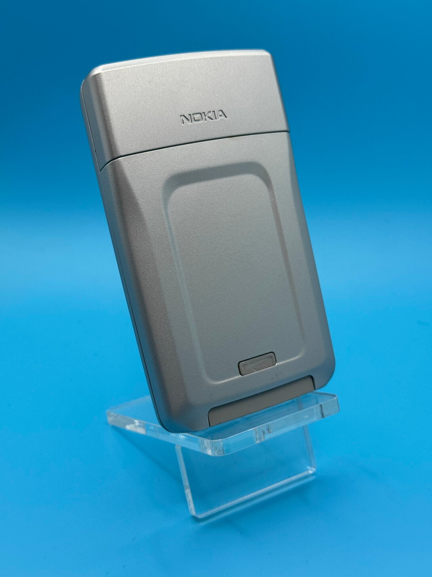 Мобильный телефон Nokia E61 — фото 1