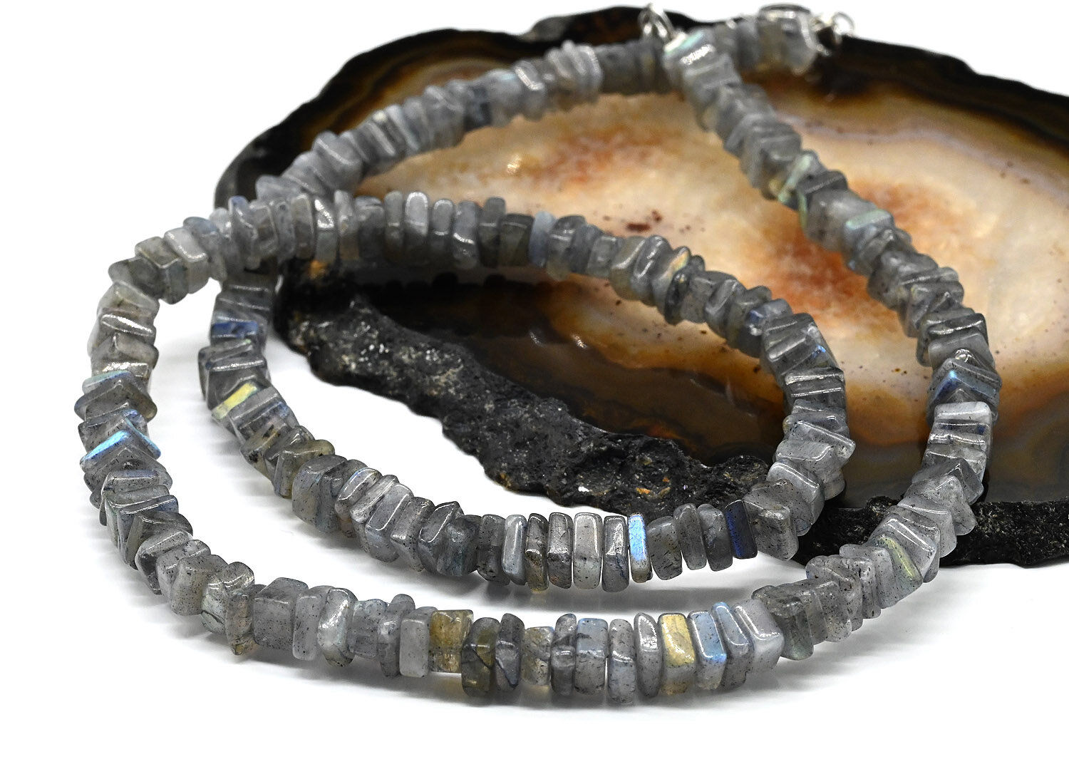 Бусы, лабрадорит