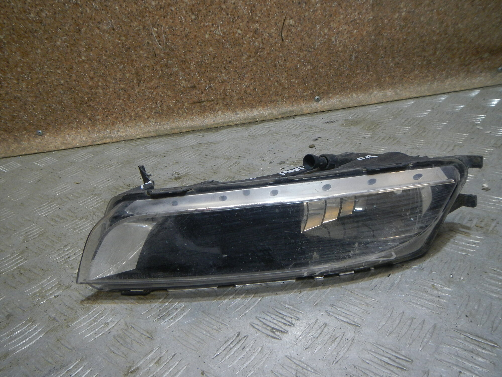 Б/У Фара противотуманная правая, Volkswagen (Фольксваген)-PASSAT CC (08-) VOLKSWAGEN PASSAT CC (08-) Трещина на стекле, ...